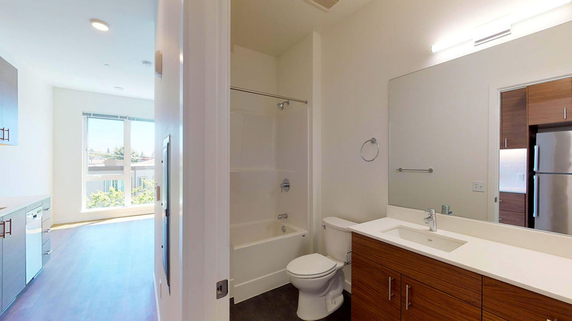 Studio-Bathroom - Maple Leaf Flats